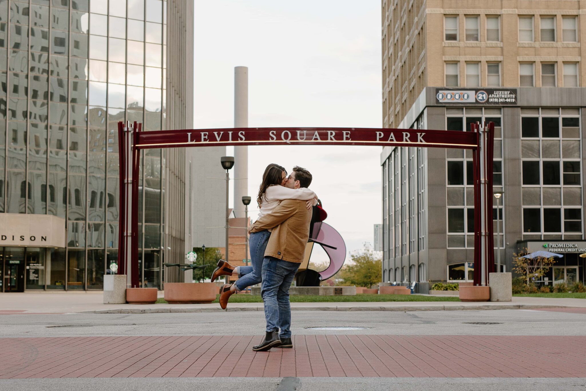 Downtown Toledo Engagement Photos Guide - lauraskebbaphotography.com