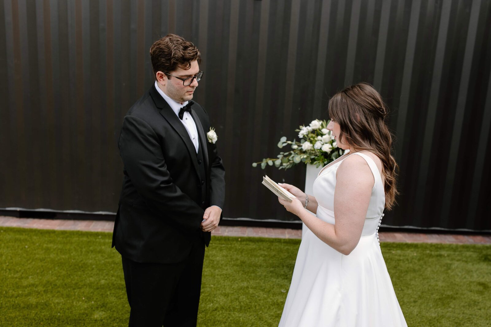 Urban 501 Wedding | Hannah and Steven - lauraskebbaphotography.com